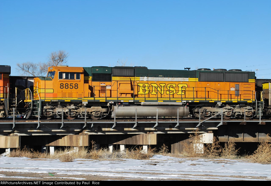 BNSF 8858